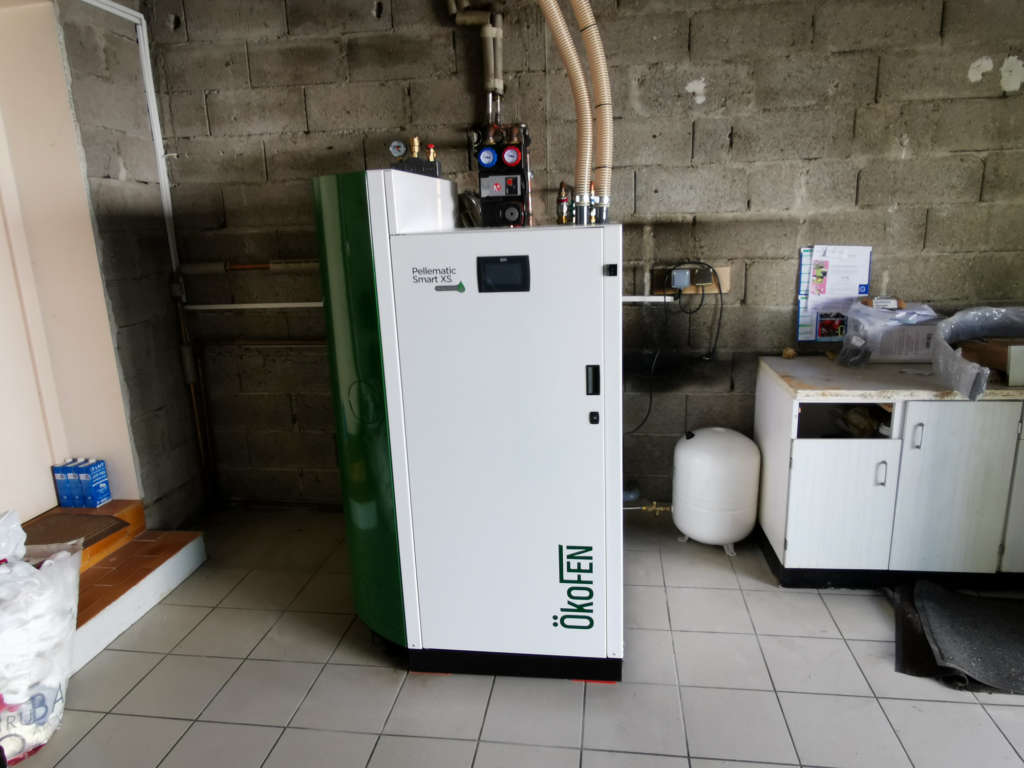 Chaudière à granulés SMART XS condens de marque OKOFEN avec eau chaude ...